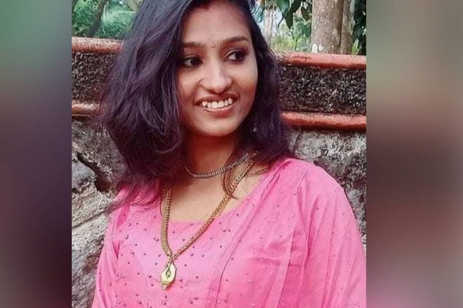 നാദാപുരത്ത് യുവതിയെ ഭര്‍തൃവീടിന് സമീപം മരിച്ച നിലയില്‍ കണ്ടെത്തി