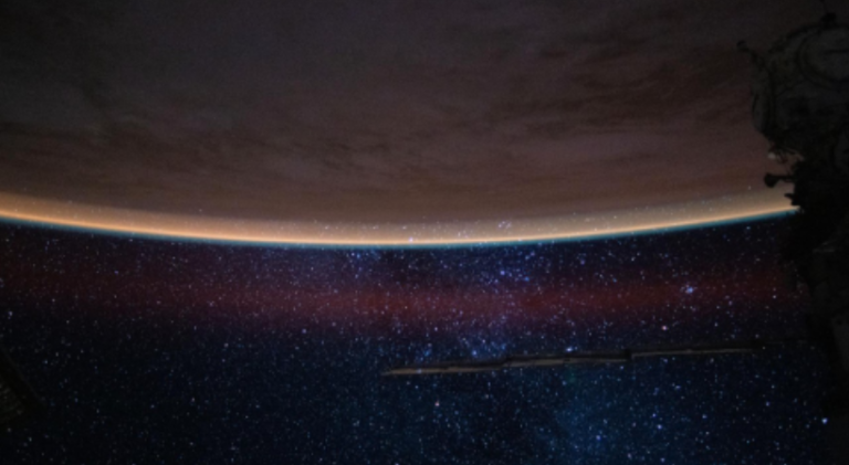 NASA | ഭൂമിക്ക് ചുറ്റും കണ്ട ആ ഓറഞ്ച് വെളിച്ചം | NASA explains the ...